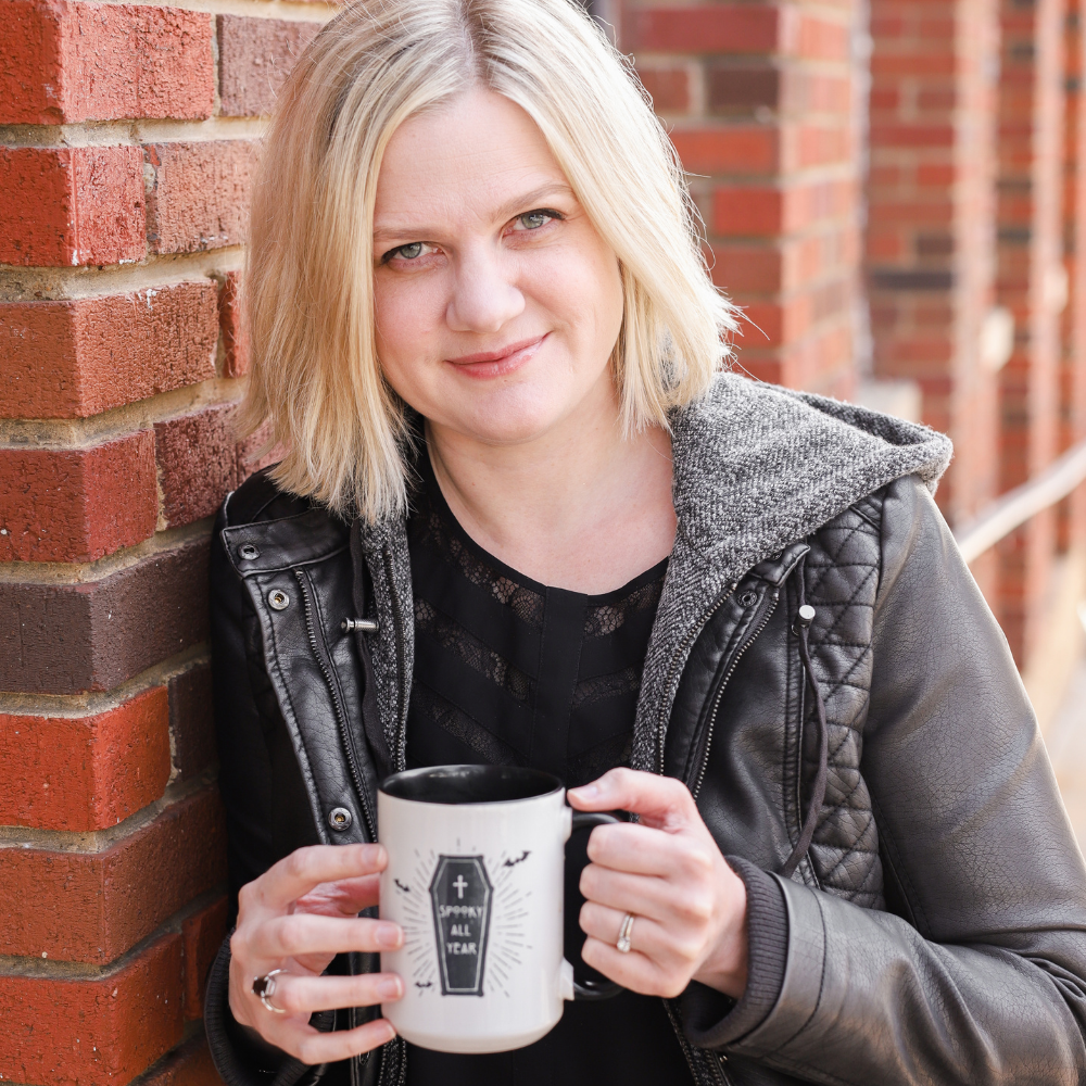 ROMANCING SFF: 5 Ways Fighting and Kissing Scenes Are the Same - SFWA ...